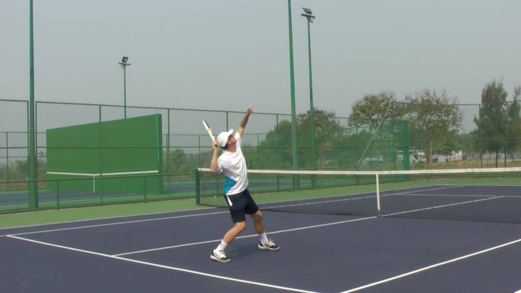 How To Effectively Hit A Tennis Smash On The Bounce | Feel Tennis