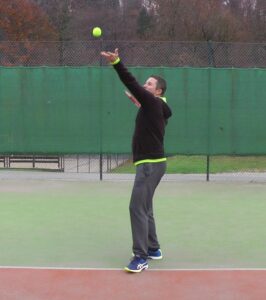How To Hold The Ball For The Serve Toss | Feel Tennis