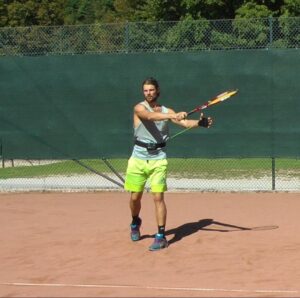 Tennis Forehand And The Role Of The Non-Dominant Arm | Feel Tennis