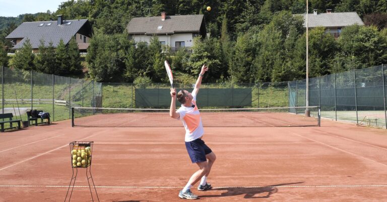 Tennis Slice Serve Technique Vs Flat And Topspin Serves | Feel Tennis