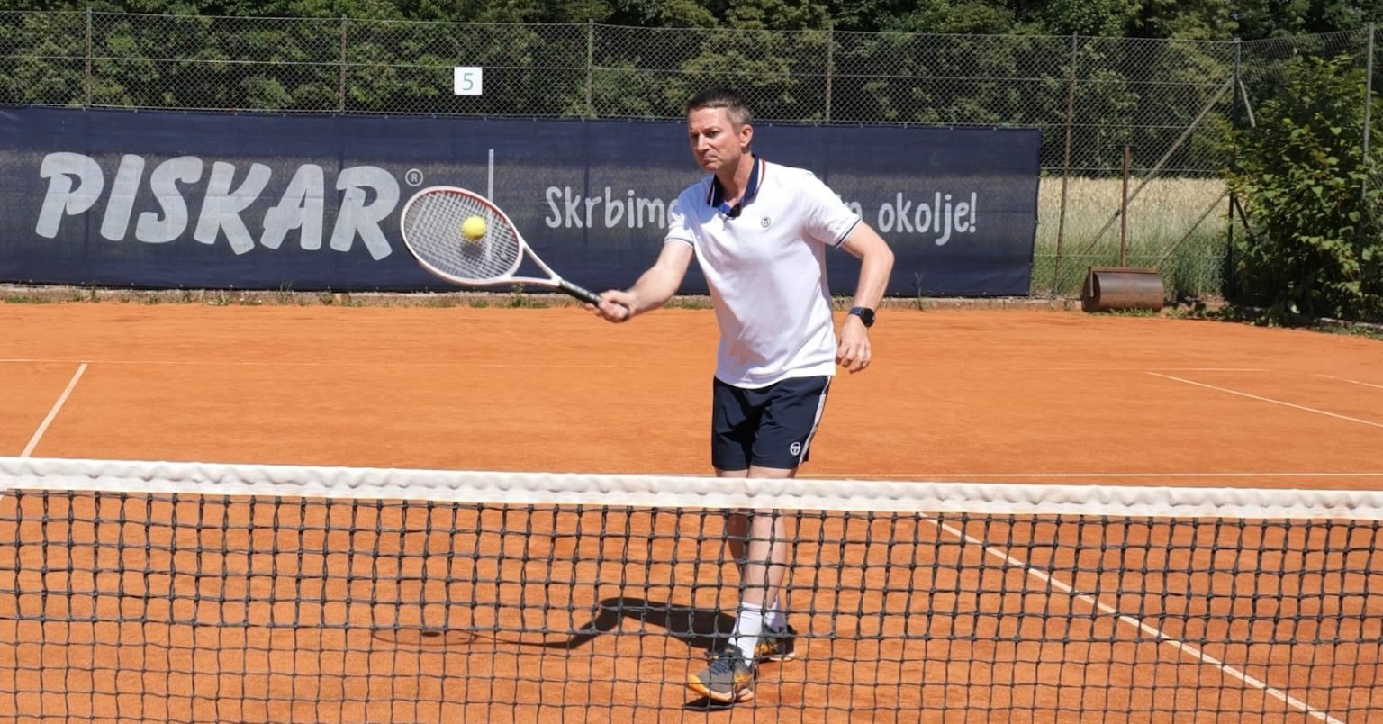 One-Handed Backhand Technique From Top Down View | Feel Tennis